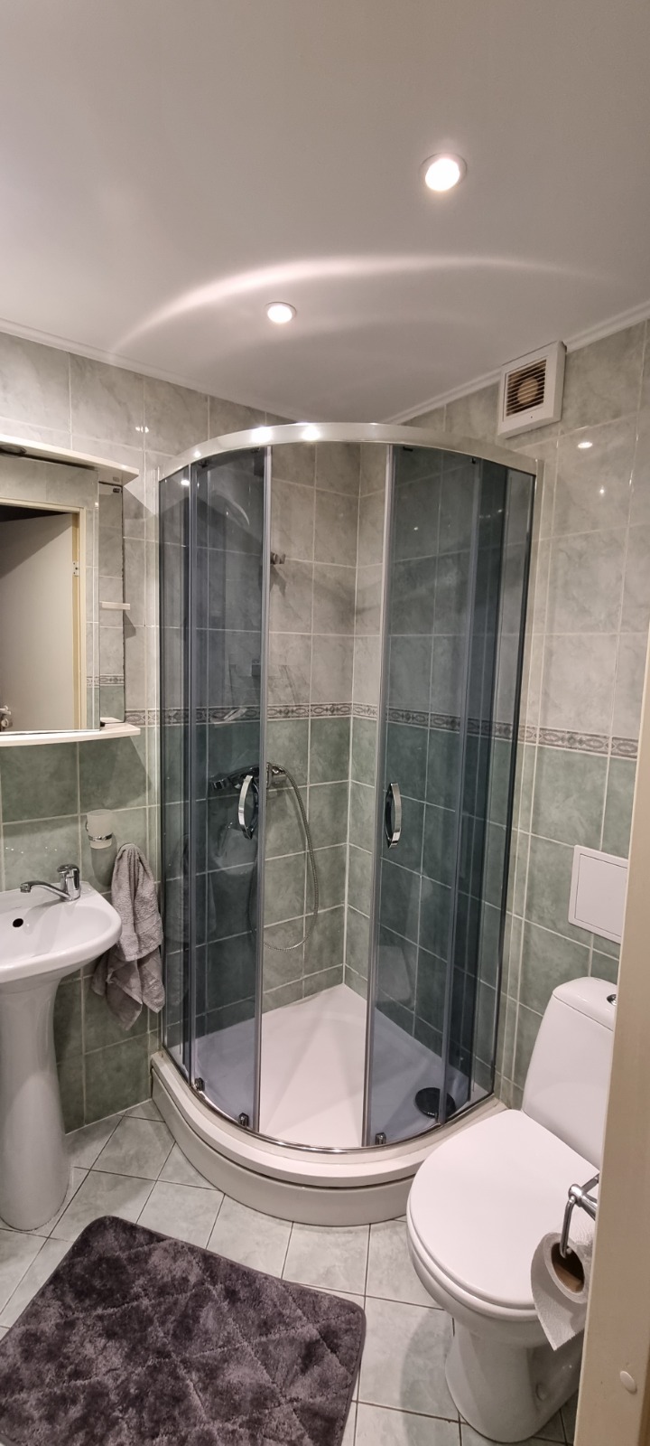 Izīrē dzīvokli, Tomsona iela 25