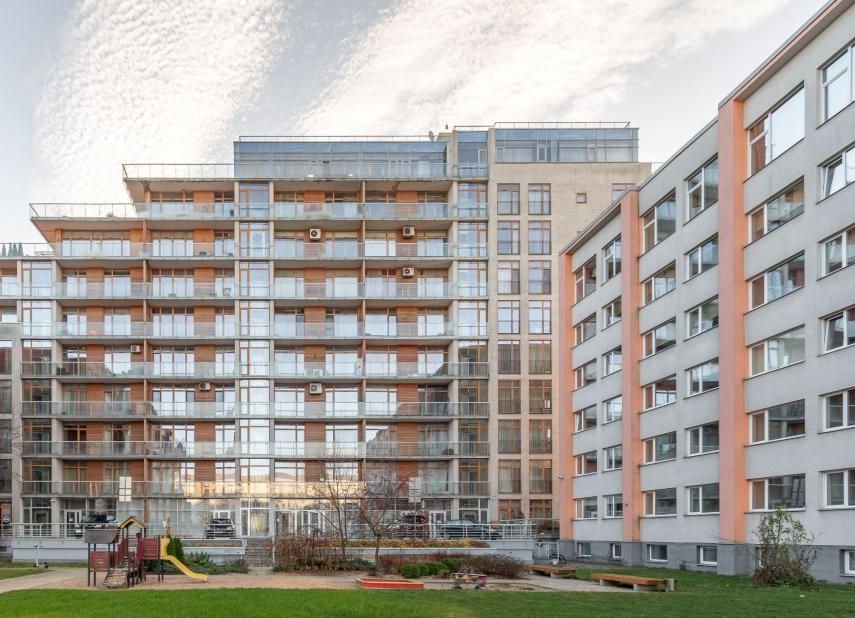 Izīrē dzīvokli, Tomsona iela 39/1